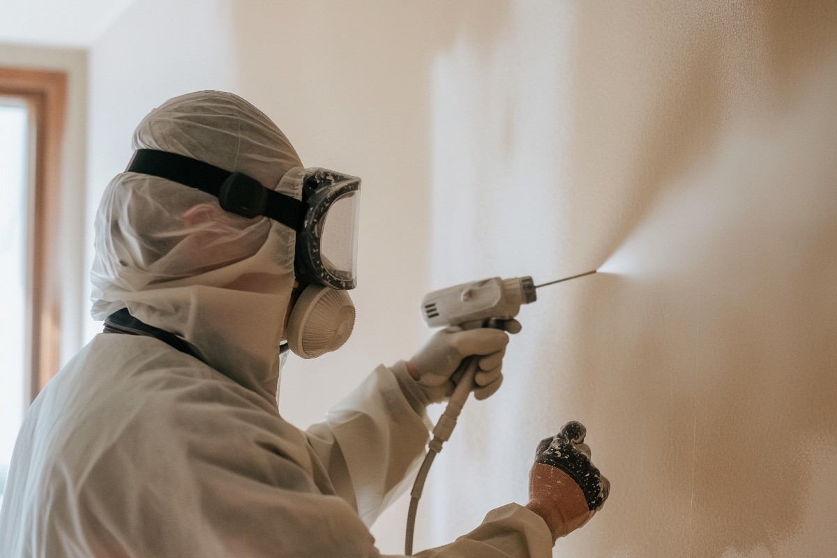 Hoe om te gaan met roet- en nicotine schade bij het spuiten van ...